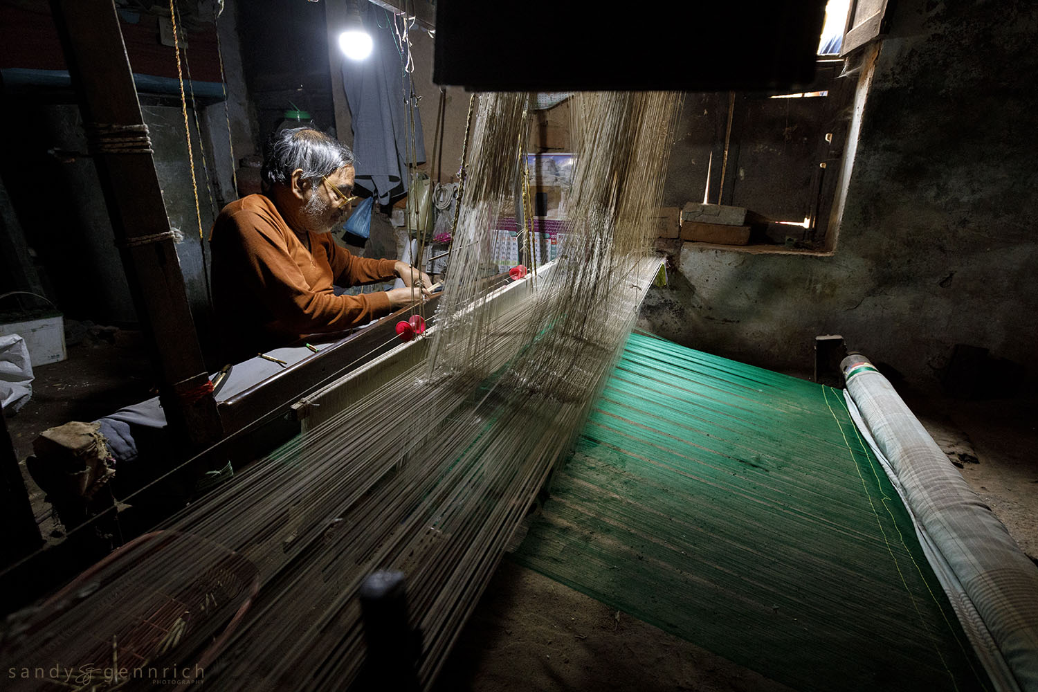 The Disappearing Craft of Hand Weaving in Varanasi – The Light Diaries